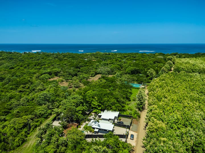 New 2br W/ Pool, Walk To Beach - Costa Rica