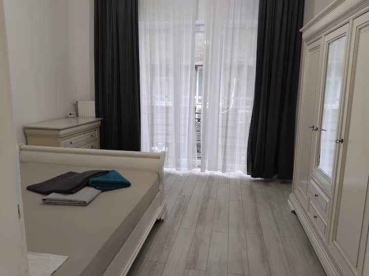 Central Stay - Boekarest