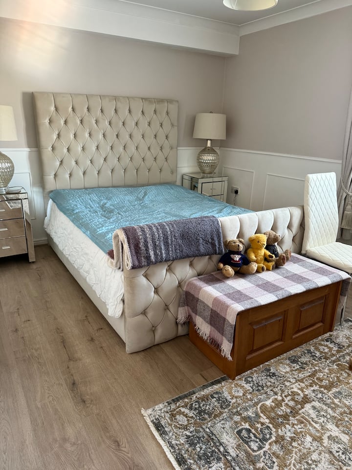 Cosy Double Bedroom - Dunfermline