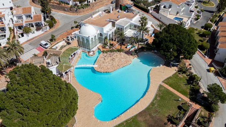Cozy 2br Flat W/terrace & Pool - Nerja