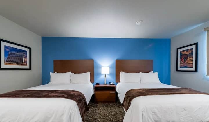 Relax Amidst The Comforts Of Green Mountains - Bozeman, MT