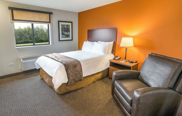 Your Home Away From Home!  Pet-friendly W/ Kitchen - Rapid City, SD