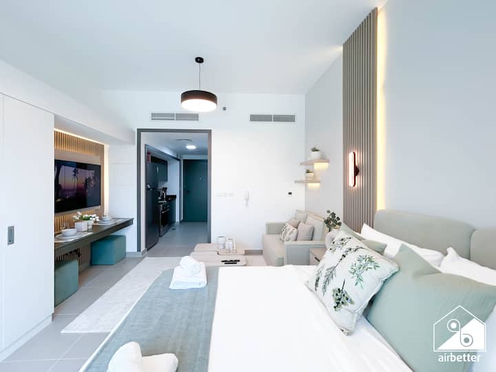 High-end Studio | Pool & Gym Included - Dubai