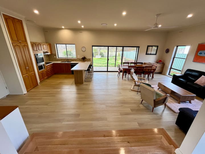 Blue Wren Escape - Mansfield