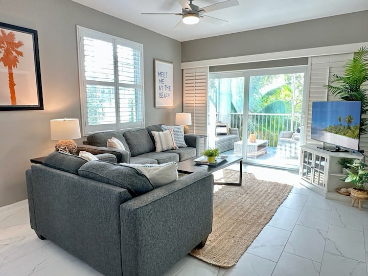 Updated 2 Bedroom/2 Bath Olde Marco Retreat - Marco Island, FL