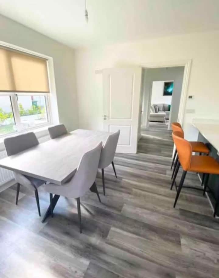 Luxury 3 Bedroom Home (Sleeps 6) - Kildare