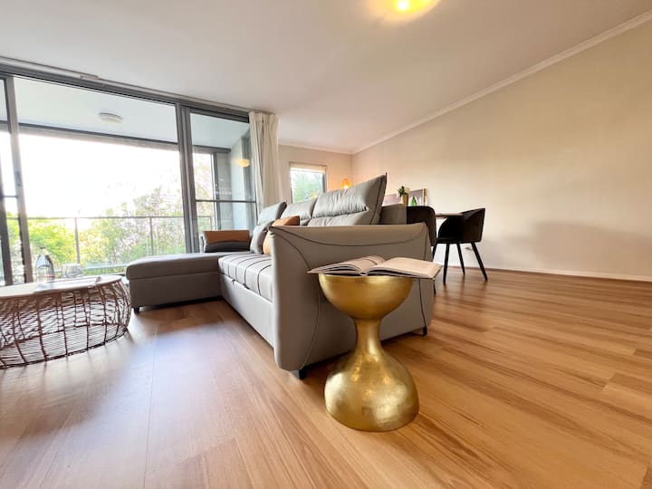Blend Of Comfort & Privacy On Peaceful Leafy Area - Camperdown