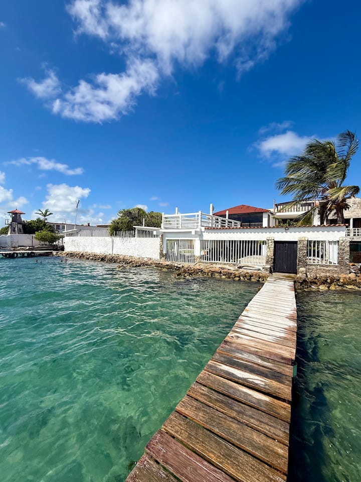 Villa De Mar Con Muelle Privado - Venezuela