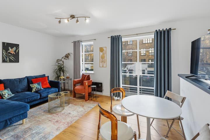 Near Canary Wharf | Wifi + Washer/dryer + Parking - London