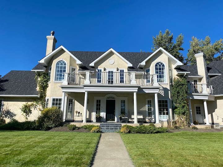 Elegant Luxury Country Estate - Okotoks