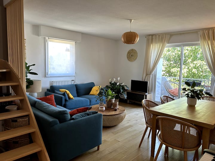 Bedroom And Private Bathroom - Ferney-Voltaire