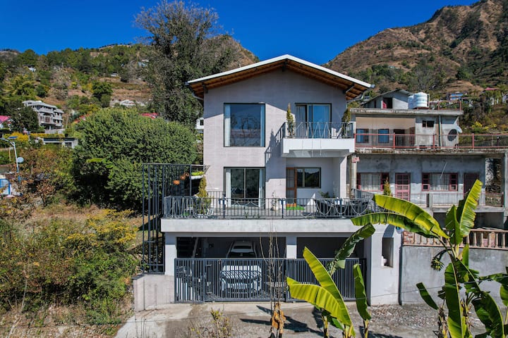 Lakefront Villa With Patio, Attic & Outdoor Dining - Bhimtal