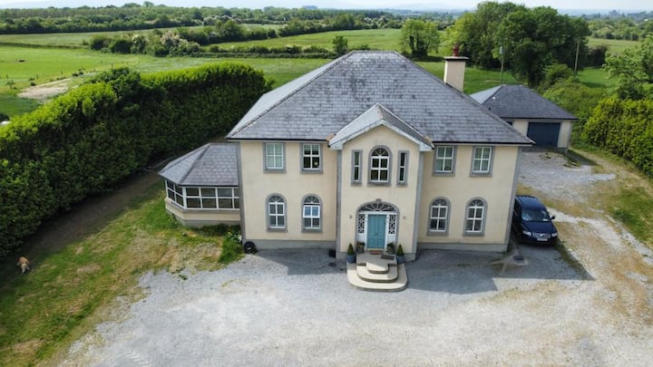 Country Farm House - Cashel