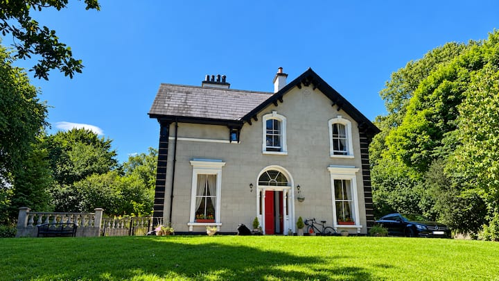 Fabulous 6-bed Victorian Period House, Sleeps 12 - Londonderry