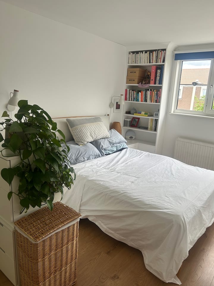 Cosy Family Home - London City Airport (LCY)