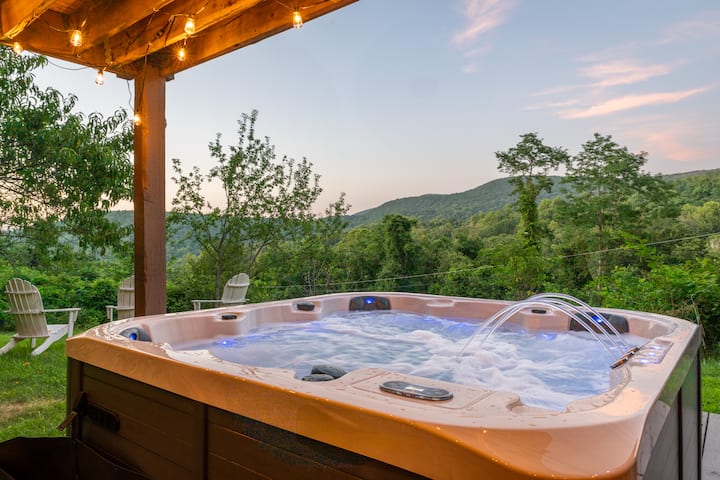 Mountain Views~ New Listing~ Starlink~ Hot Tub - Stanley, VA