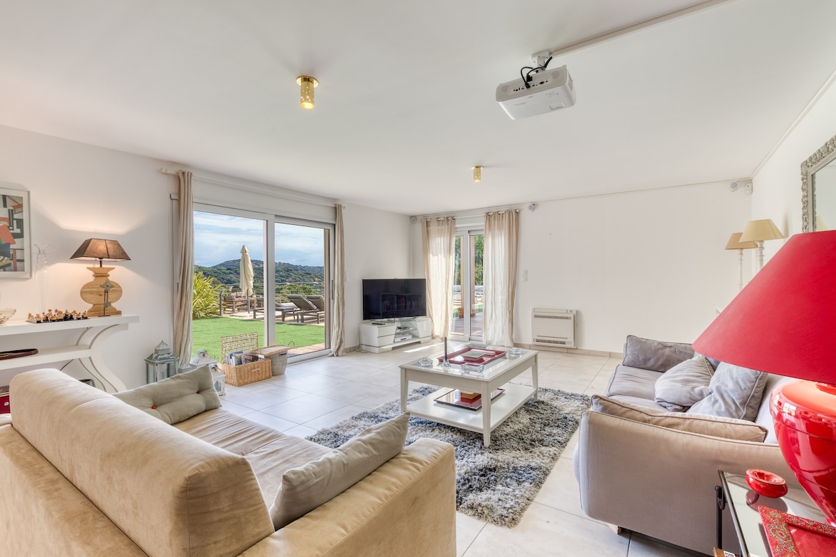 Villa Gigaro beach, stunning views near St Tropez - Villas for Rent in ...