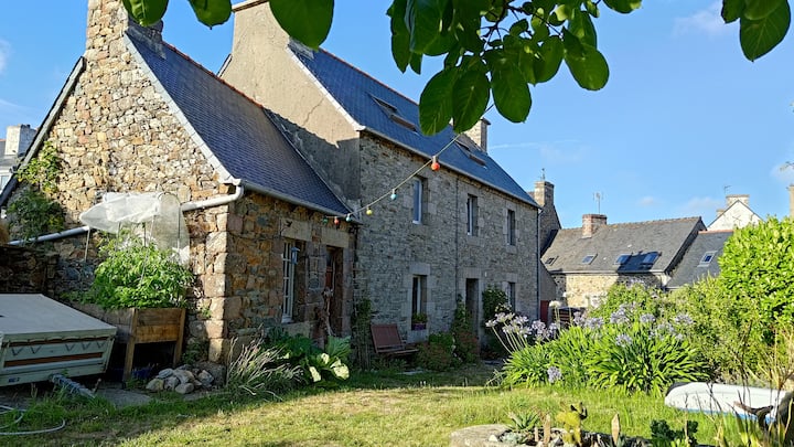 Paisible Maison De Village - 2 à 12 Personnes - Penvénan