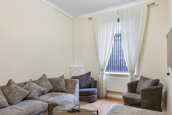 Unique 3-bedrom Home In Bury | Sleeps 5 | Wi-fi - Rochdale