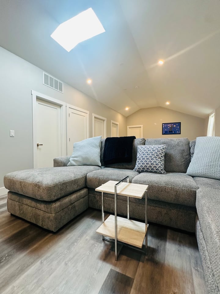 Luxury 4-5br Home Ev, Ac & Patio - Willoughby, OH