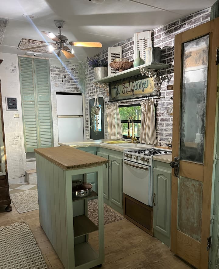 The Shady Sage Escape - Texas