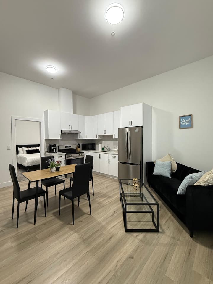 Modern Guest Suite - Mission