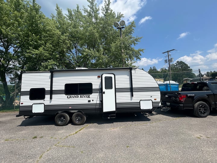 Modern 25 Ft Bunk House Travel Trailer - North Bay