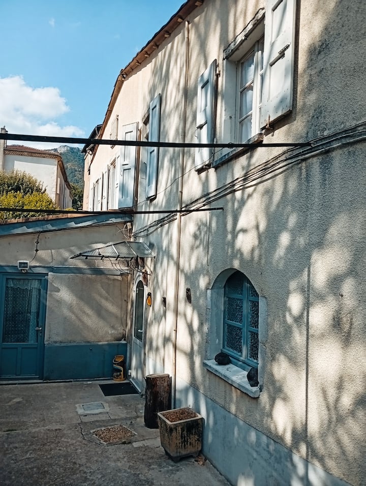 Chez Mamie - Die
