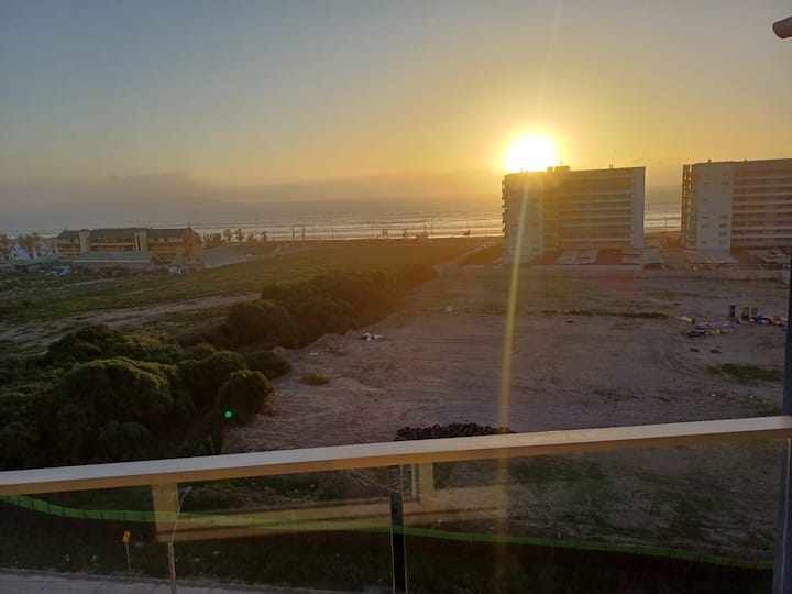 Vista Al Mar A Pasos De La Playa Y Cerca De Faro. - La Serena