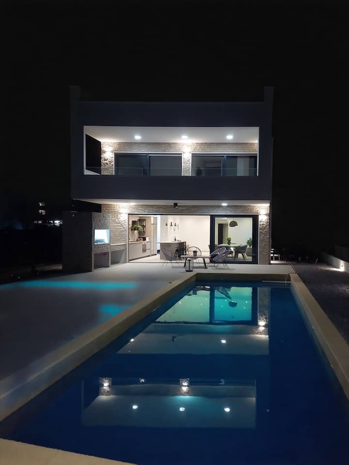 Luxury Beachfront Villa/pool - Arbanija