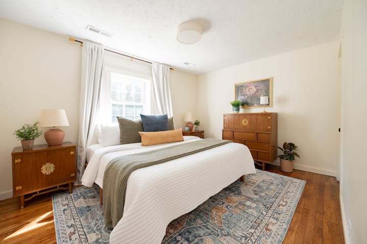 The Green Bungalow | King Bed | Wifi | *Fire Pit* - Lynchburg, VA