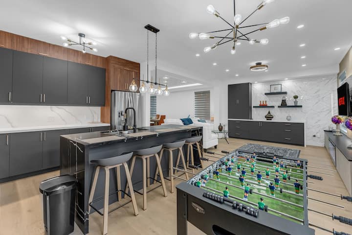 Spacious & Luxury 4br Home ~ Hamilton ~ Comfort - Burlington