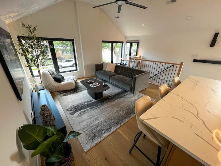 Designer Retreat 2br W Parking & City Access - Englewood - Chicago