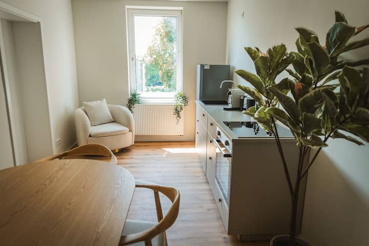 Apartment By The French Garden | 3 Br | Breakfast - Germania