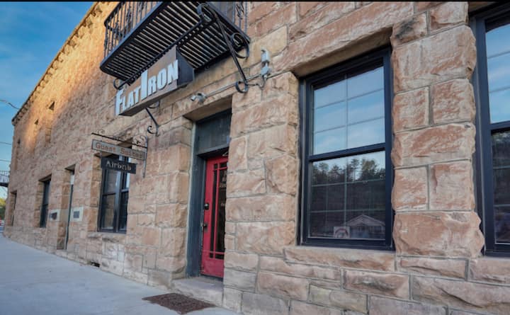 The Flatiron Inn
Guest Suite 1 - Hot Springs, SD