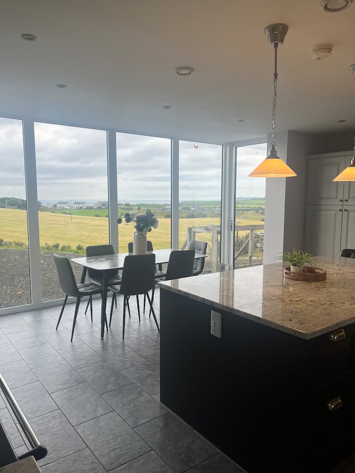 Beauty Portrush House With A Stunning View. - 波特巴林特雷