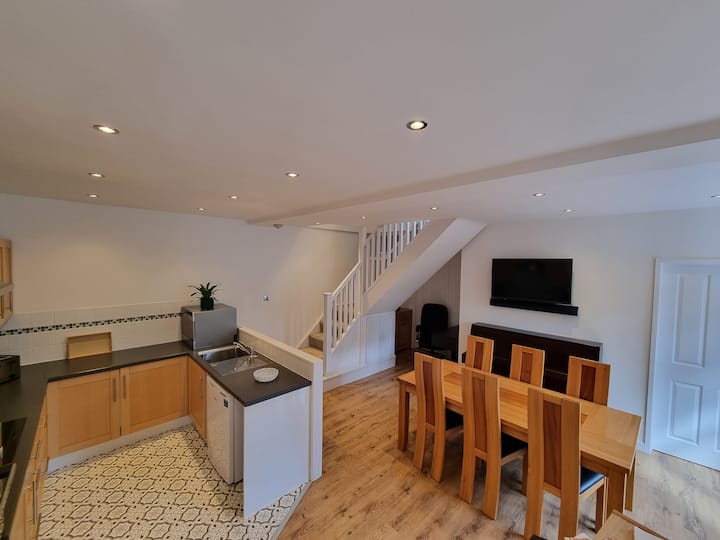 Sam's Place - Hinckley