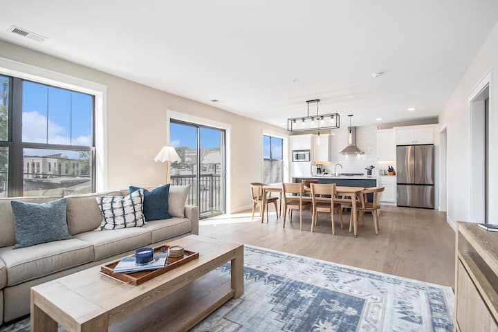 Linebackers Landing: Exclusive Fighting Irish Stay - Notre Dame, IN