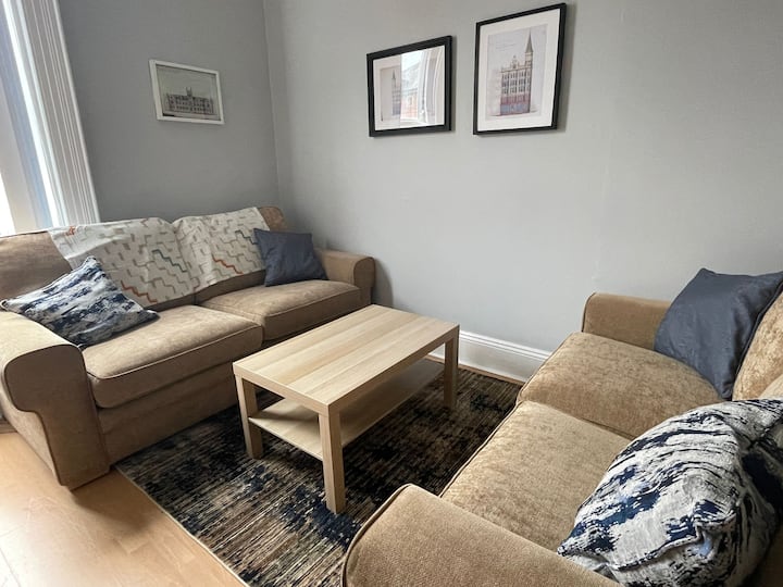 Spacious 2 Bed Flat In City Centre - Queen's University Belfast