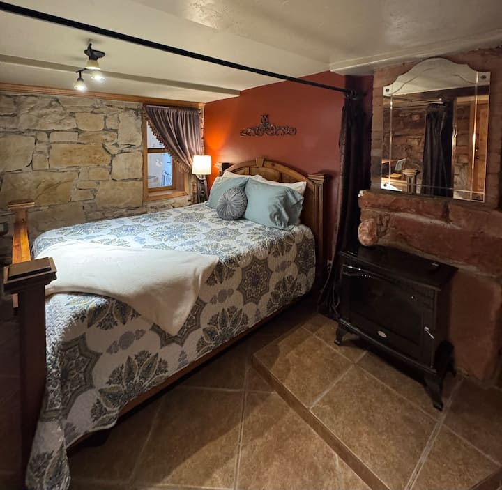 Free Ms Soaks With Flatiron Stay! Suite 9 - Hot Springs, SD