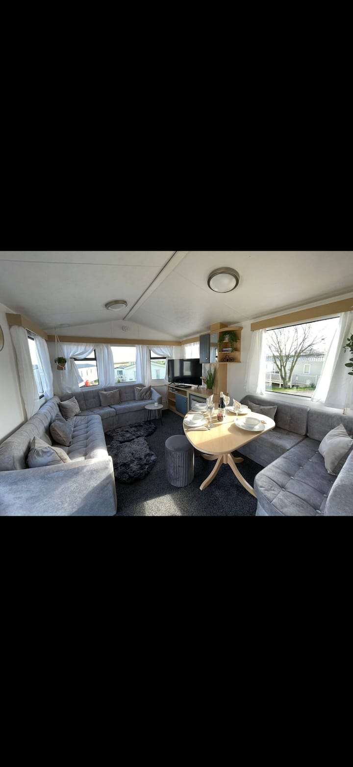 Sleep Like An Owl- Peaceful Nature Caravan For All - Withernsea