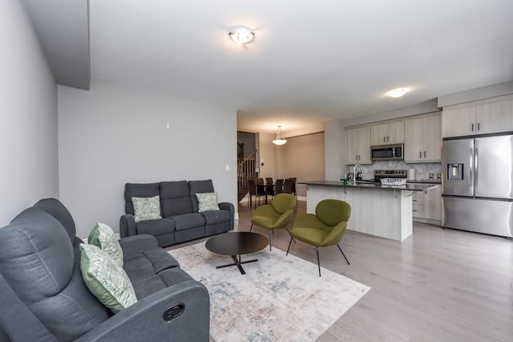 Oakville Home 3 Bed 3 Wash Prime Location - Oakville