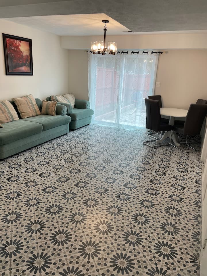 Springfield Two Bedroom Apartment In A Townhouse - バーク, VA