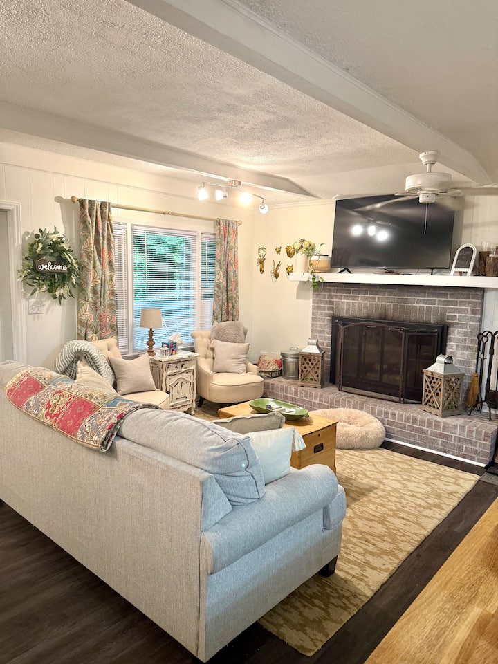 Boone Getaway | 3br | Huge Deck | Cozy & Quiet - Boone, NC