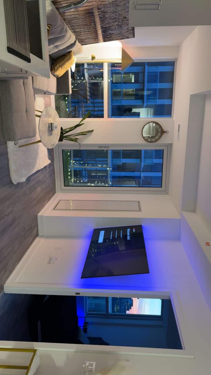 Luxury Modern Condo With Parking New Oakville - Oakville