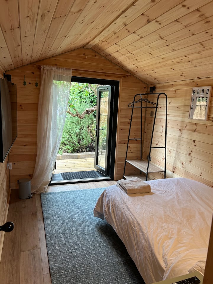 Cotswolds Pod Near Hill & Pubs - Cheltenham