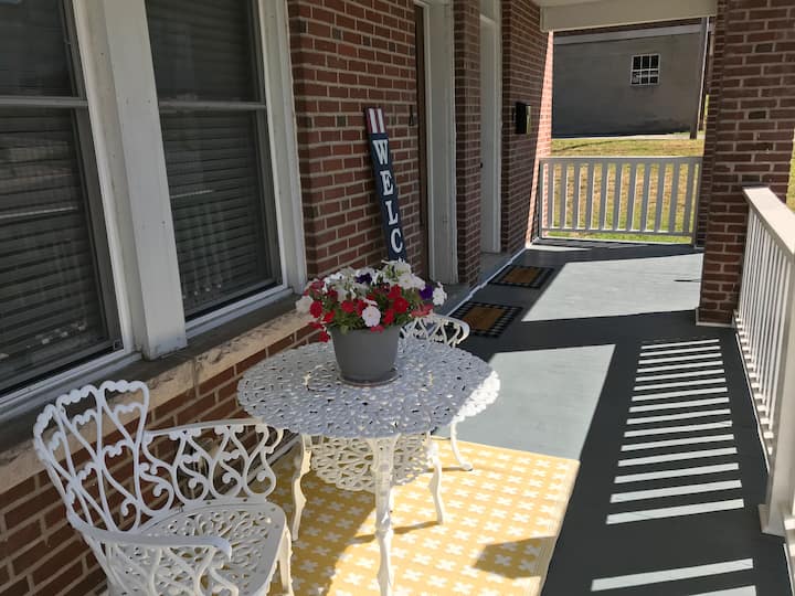 Elegant Second Story Duplex Unit - Jefferson City, MO
