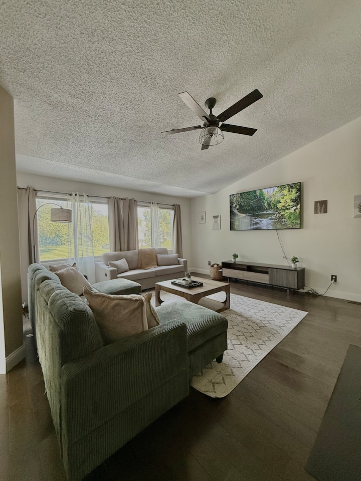 Quiet Condo Near Christiana, Ud, Wilmington | Desk - Newark, DE