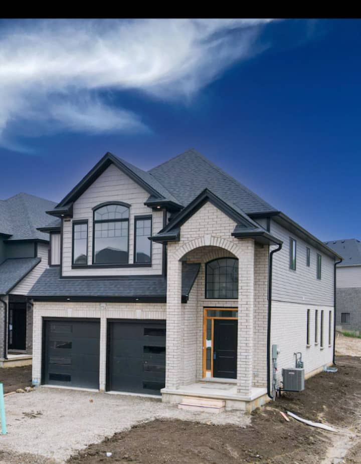 Cozy Basement Appt - London