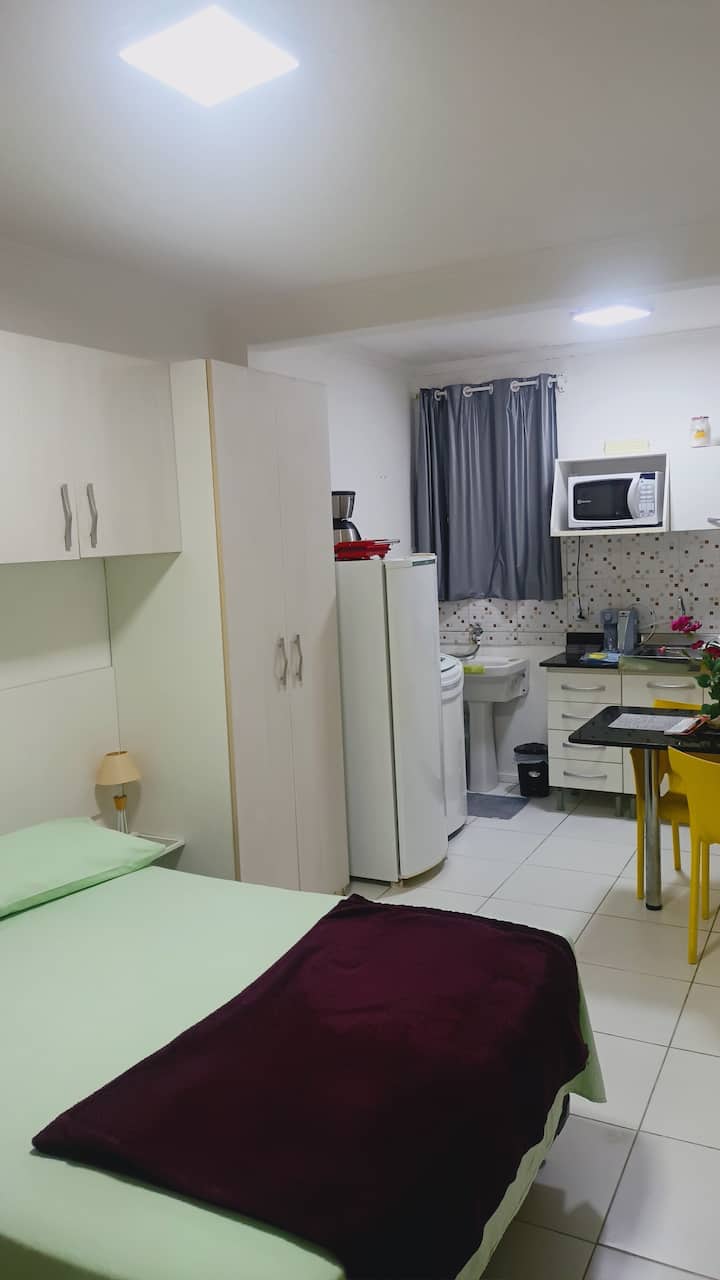 Centro, Cama Casal. Wi-fi, Escada Caracol, 2⁰piso. - Pelotas